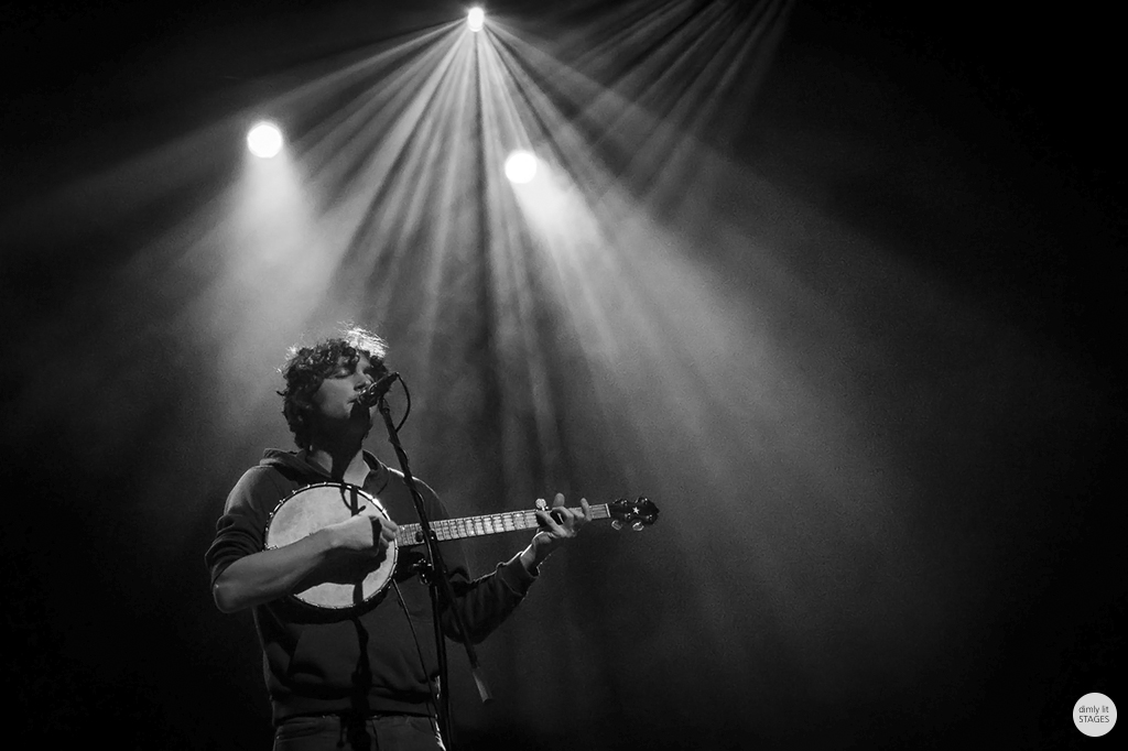 Sam Amidon – Dimly lit stages