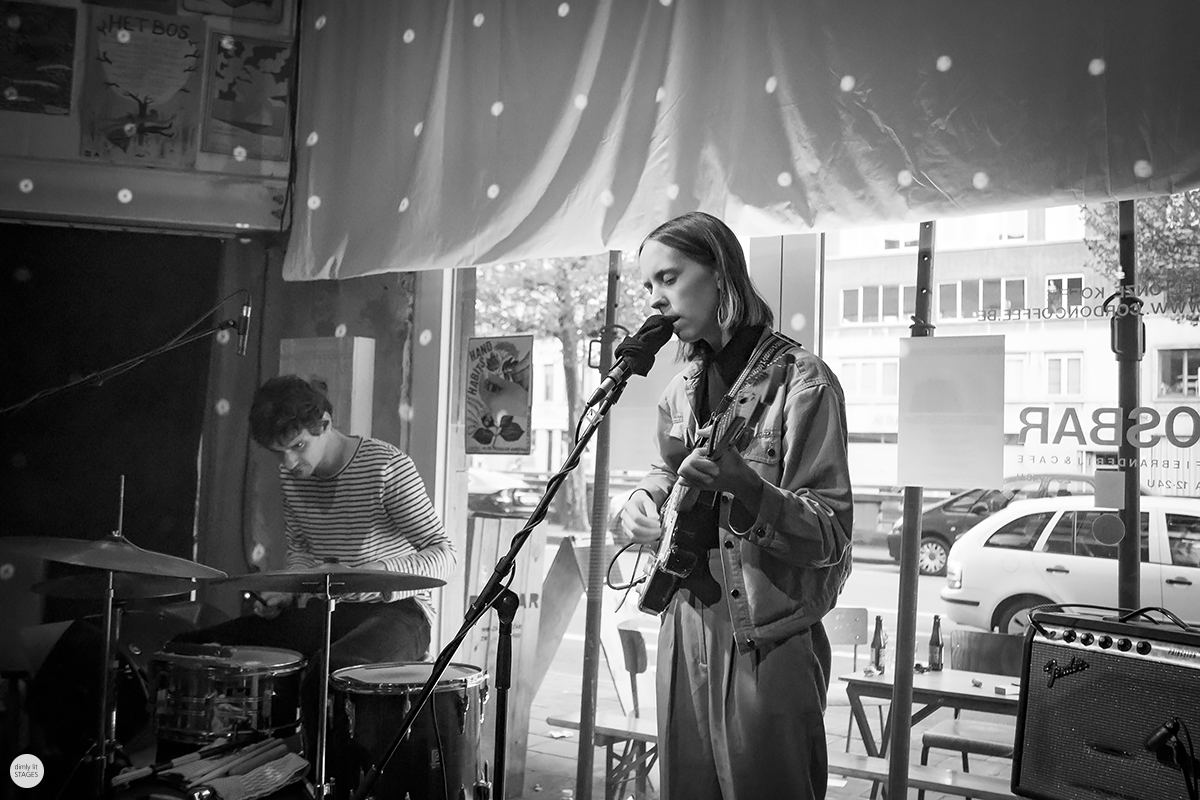 Hand Habits, Het Bos, Antwerp – Dimly lit stages