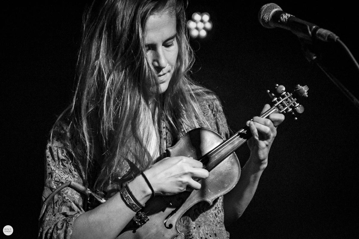 Hannah Epperson, Trix, Antwerp – Dimly lit stages
