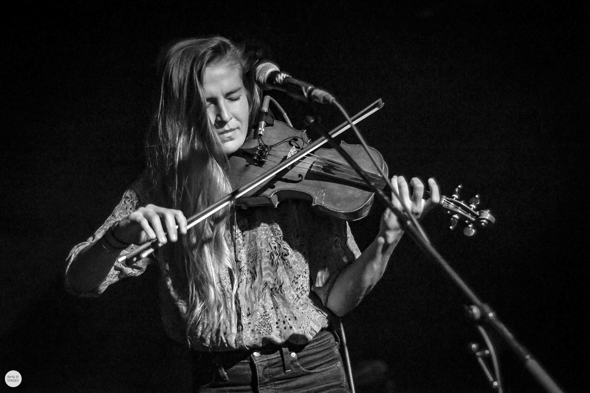 Hannah Epperson, Trix, Antwerp – Dimly lit stages