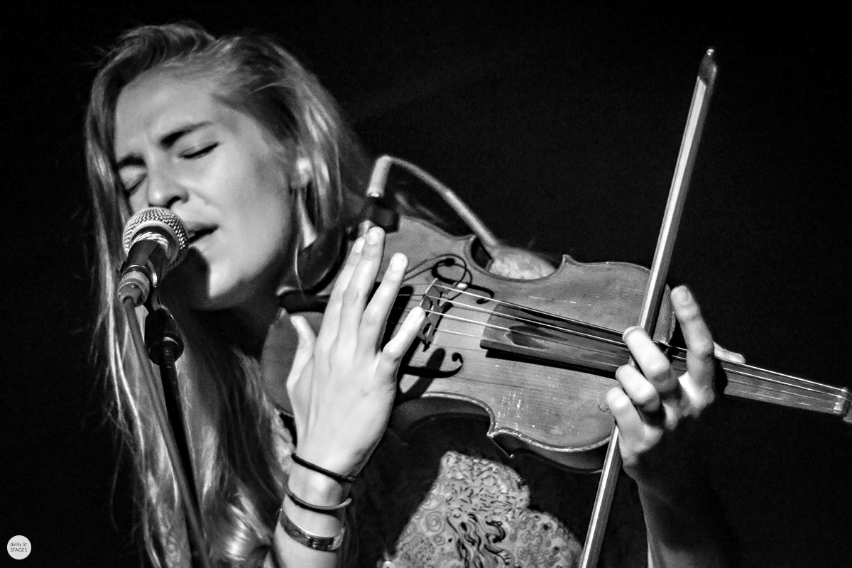 Hannah Epperson, Trix, Antwerp – Dimly lit stages