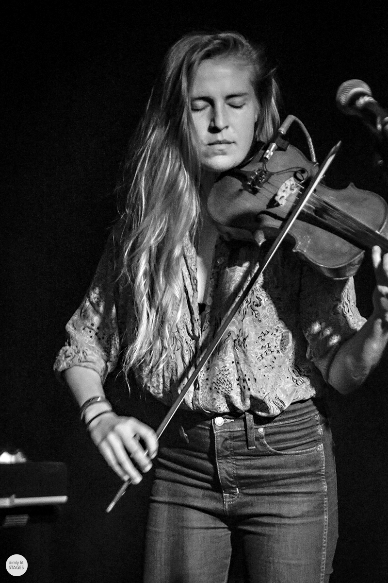 Hannah Epperson, Trix, Antwerp – Dimly lit stages